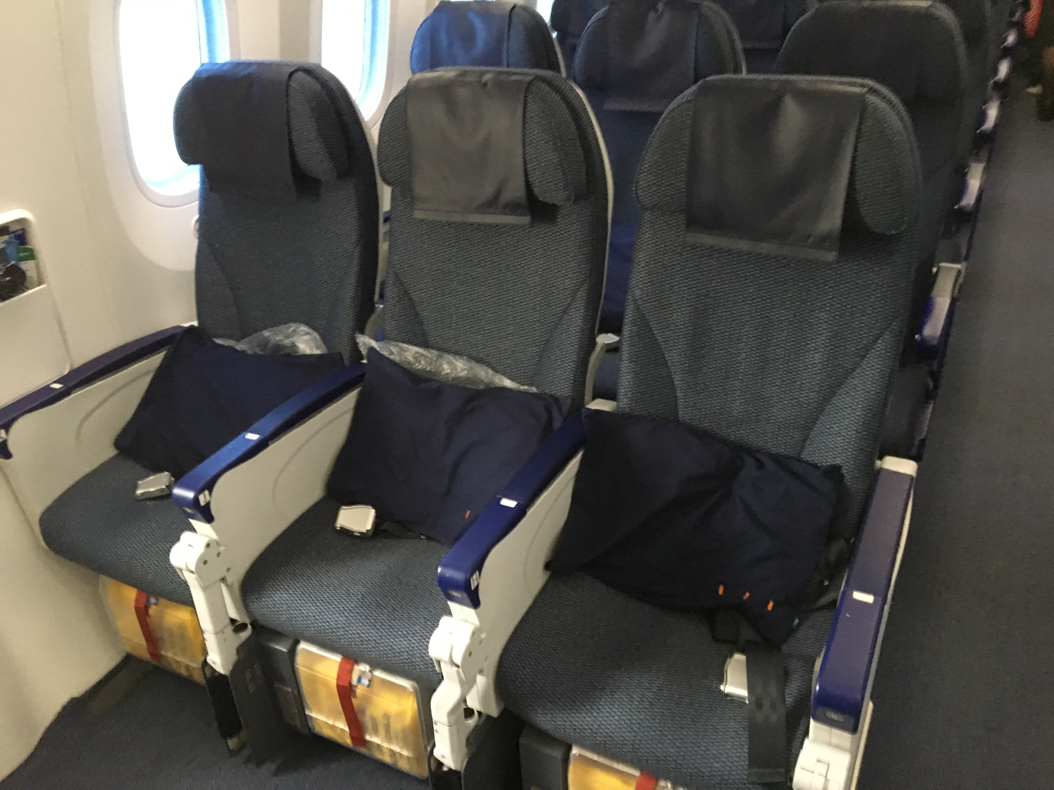 機内安全説明を聴かないなら降りて！ニュージーランド航空機、非常口席の女性を降ろすため引き返す | 空と地上の旅体験メモ